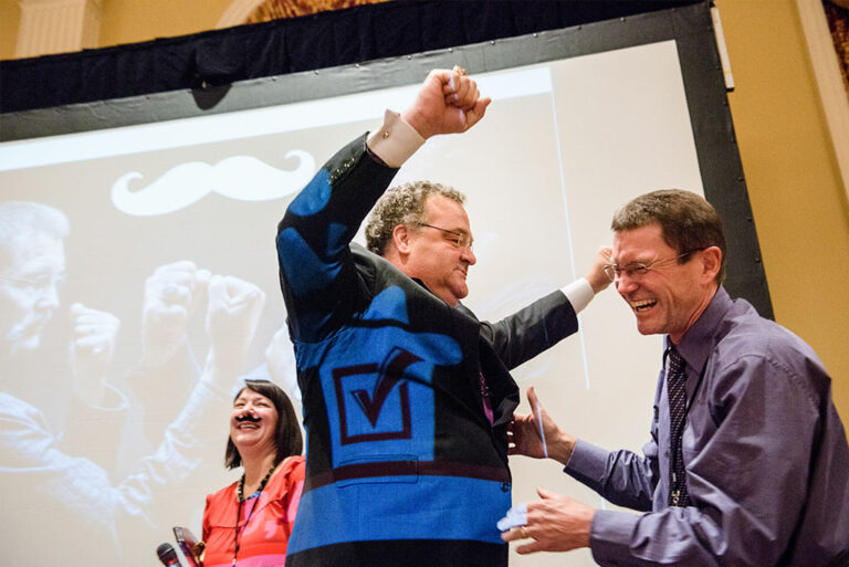 mustache-RPT-IN - Reporter