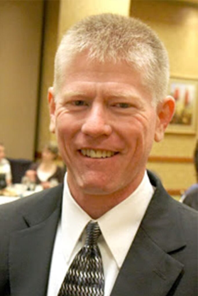 Iowa District East re-elects Saunders