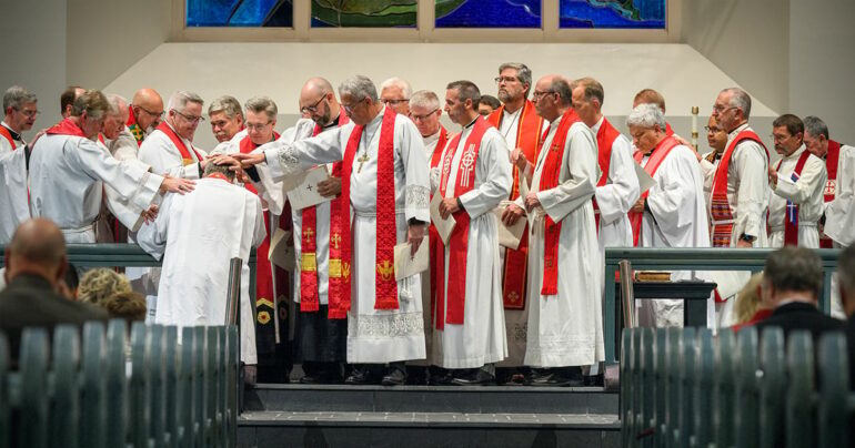 Synod officers, board members installed in St. Louis
